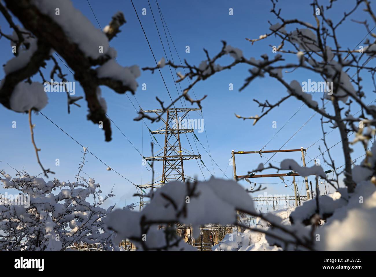 Seasonal weather, power lines, after Monday's heavy snowfall Stock ...