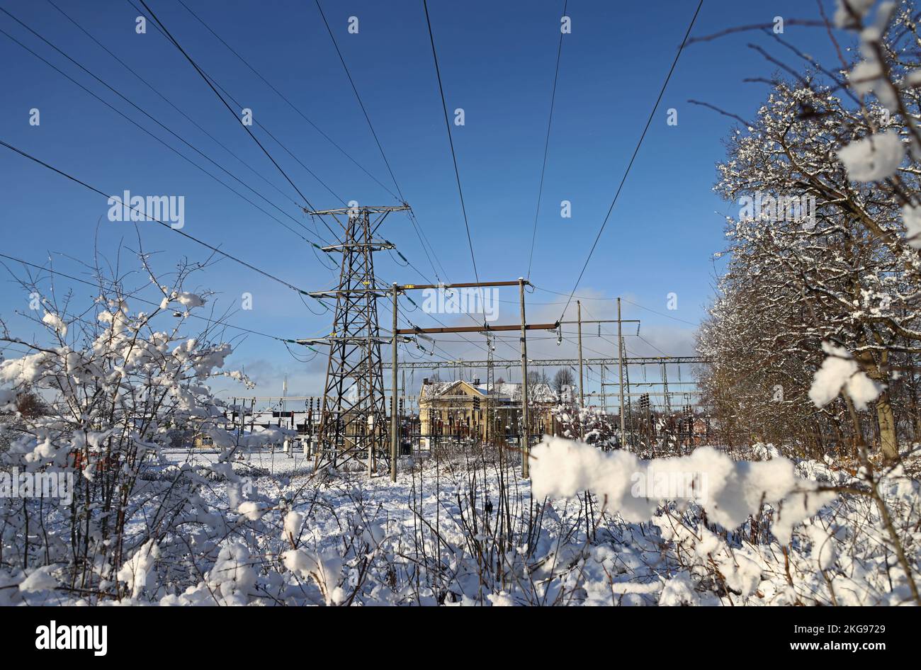 Seasonal weather, power lines, after Monday's heavy snowfall Stock ...