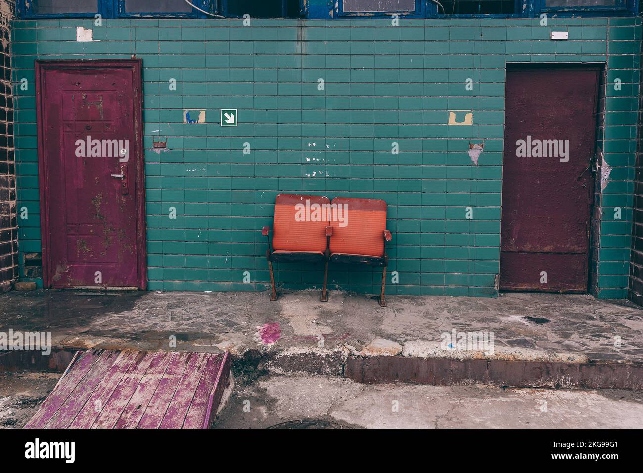Old architectural details with doors on the beach of Alushta. Crimea ...