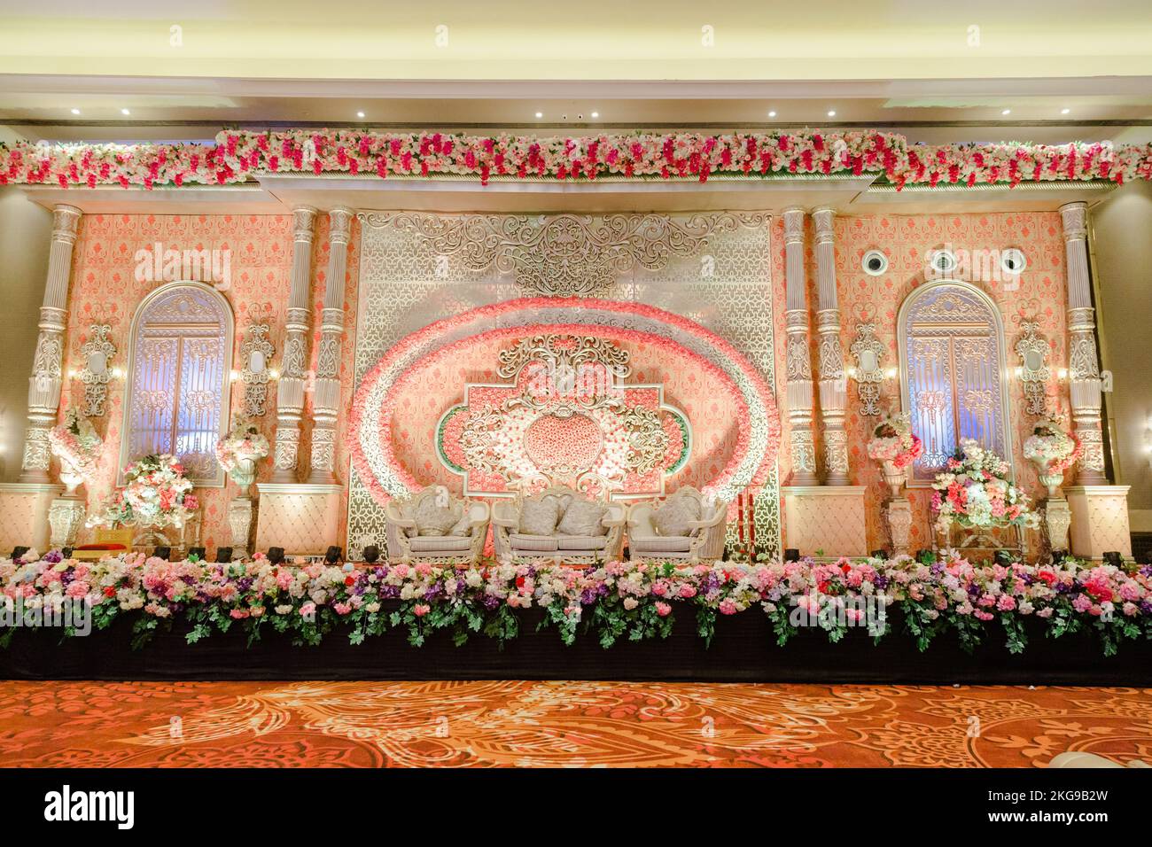 The Beautiful Decorations cultural program, Wedding Decorations, props ...