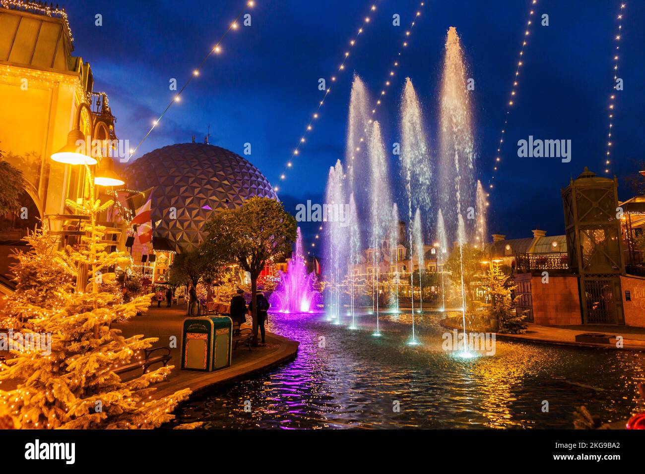 Rust, Germany. 22nd Nov, 2022. Illuminated fountains spray water in ...
