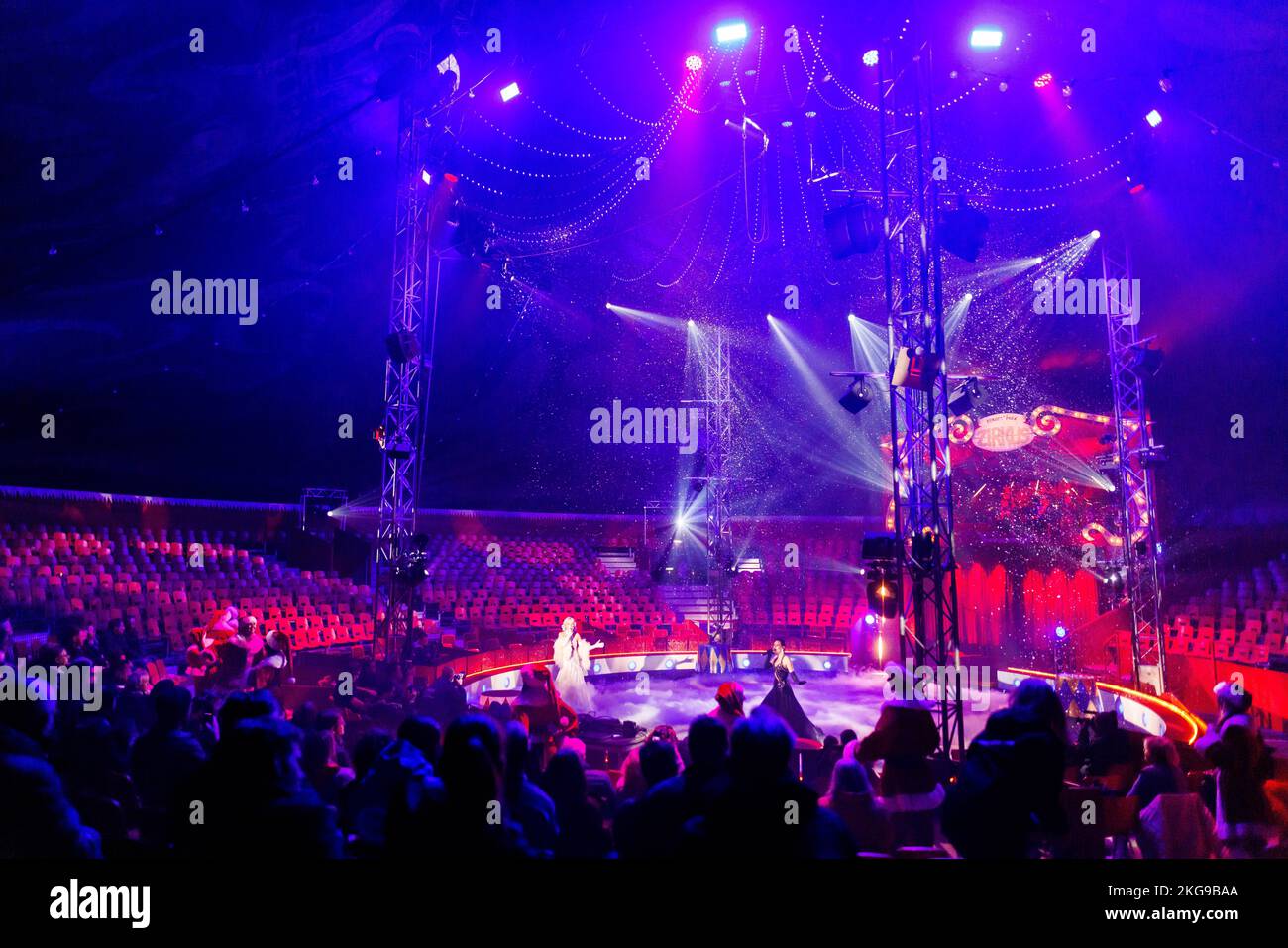 Rust, Germany. 22nd Nov, 2022. Performers of Europa-Park perform in ...