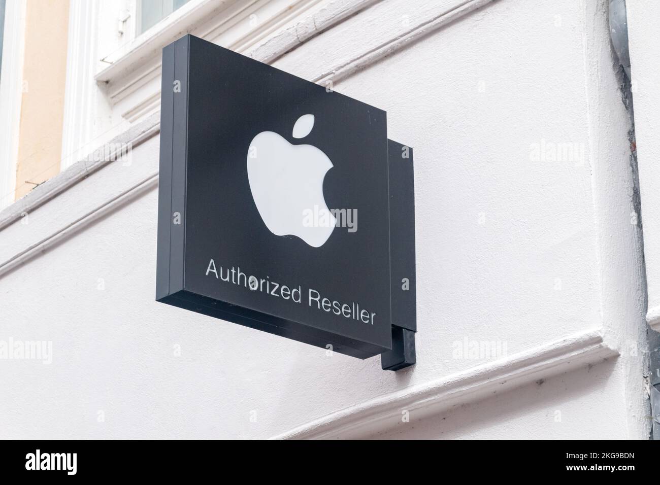 Copenhagen, Denmark - July 26, 2022: Logo of Apple Inc. on a Apple ... Copenhagen, Denmark - July 26, 2022: Logo of Apple Inc. on a Apple ...