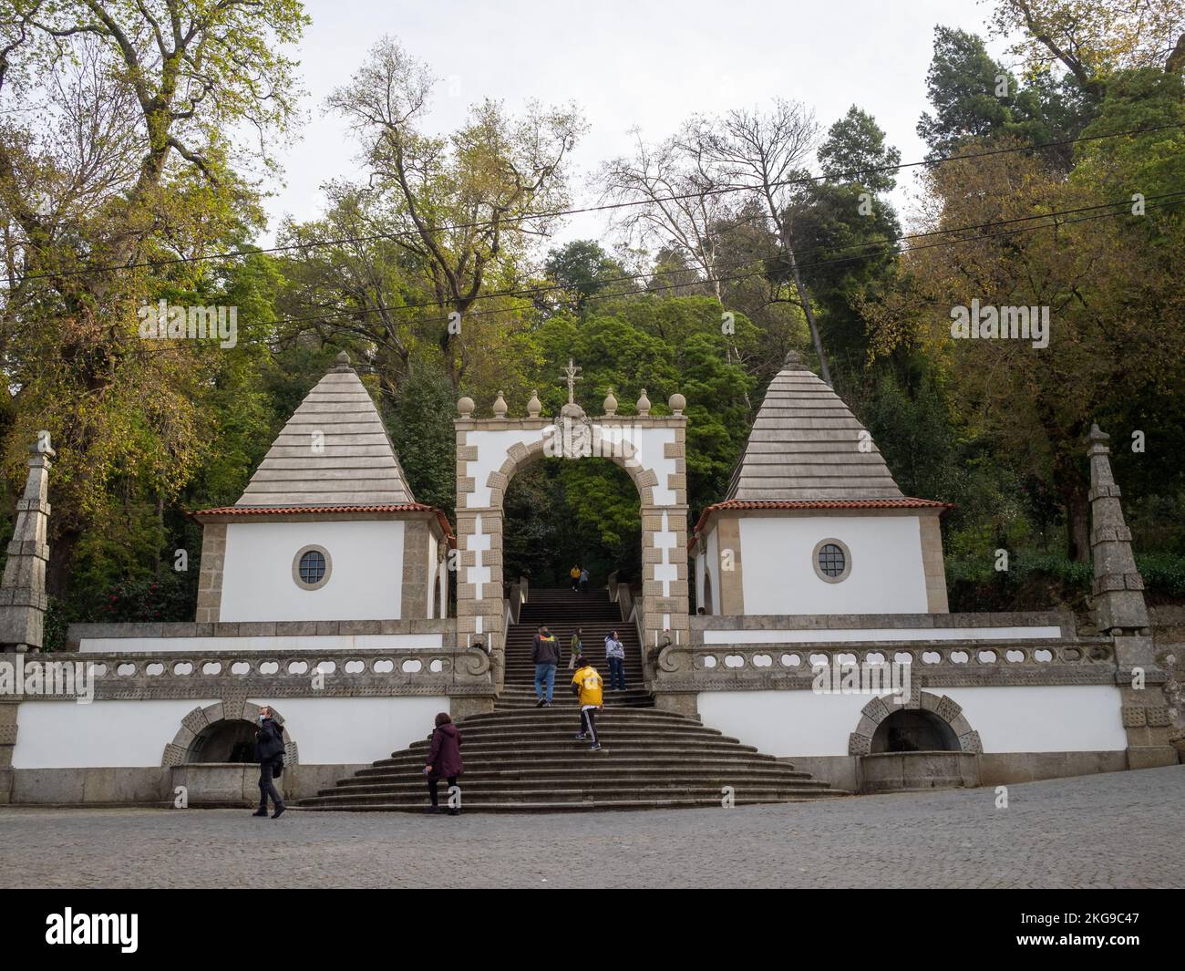 Sanctuario do bom jesus do monte hi-res stock photography and images ...