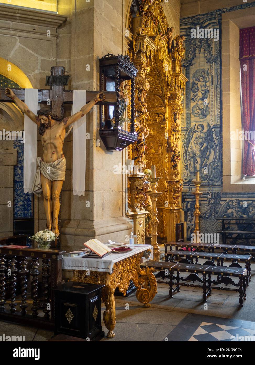 Golden crucified jesus christ hi-res stock photography and images - Alamy