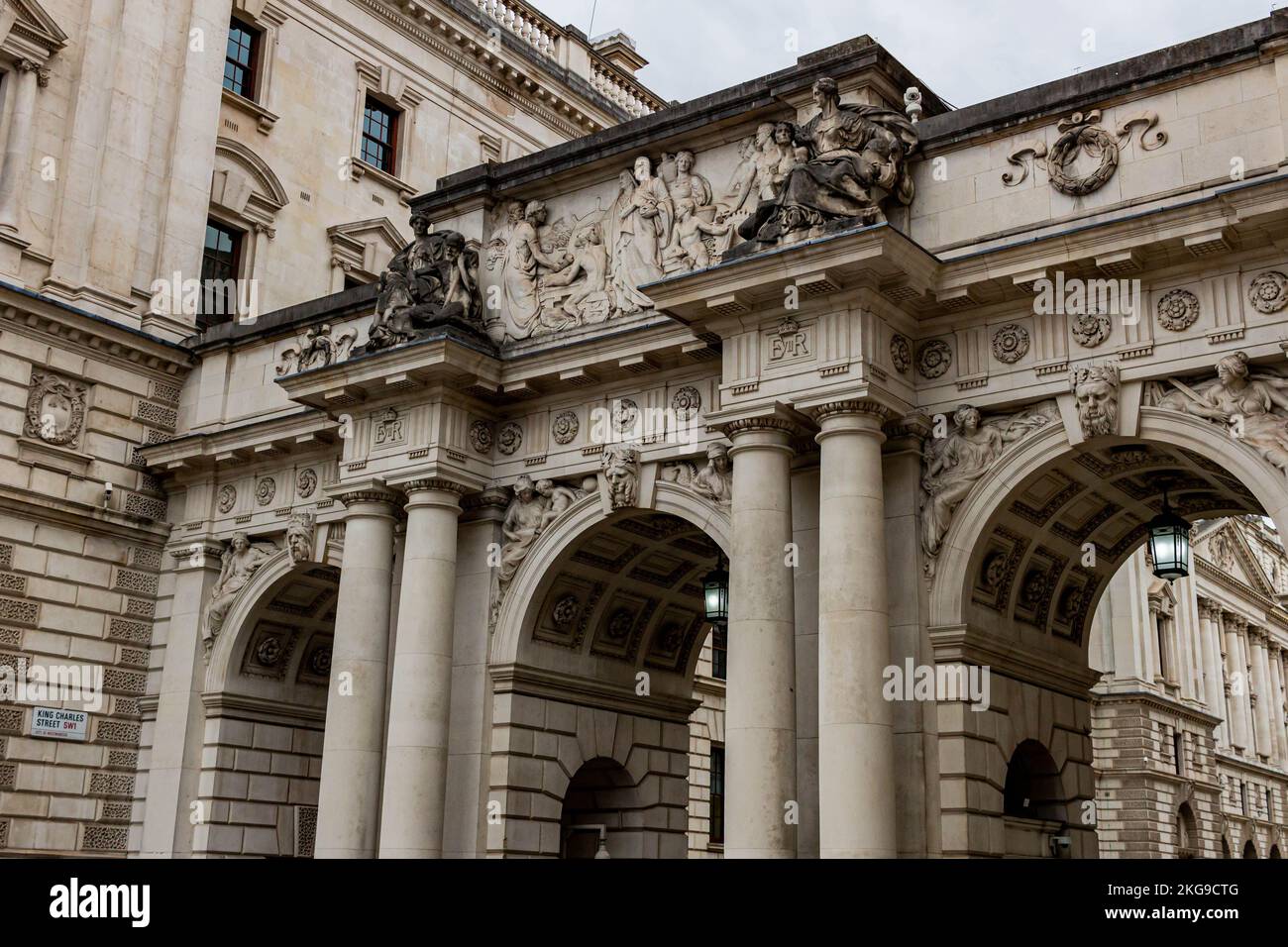 The royal residence of Buckingham Palace in London Stock Photo - Alamy