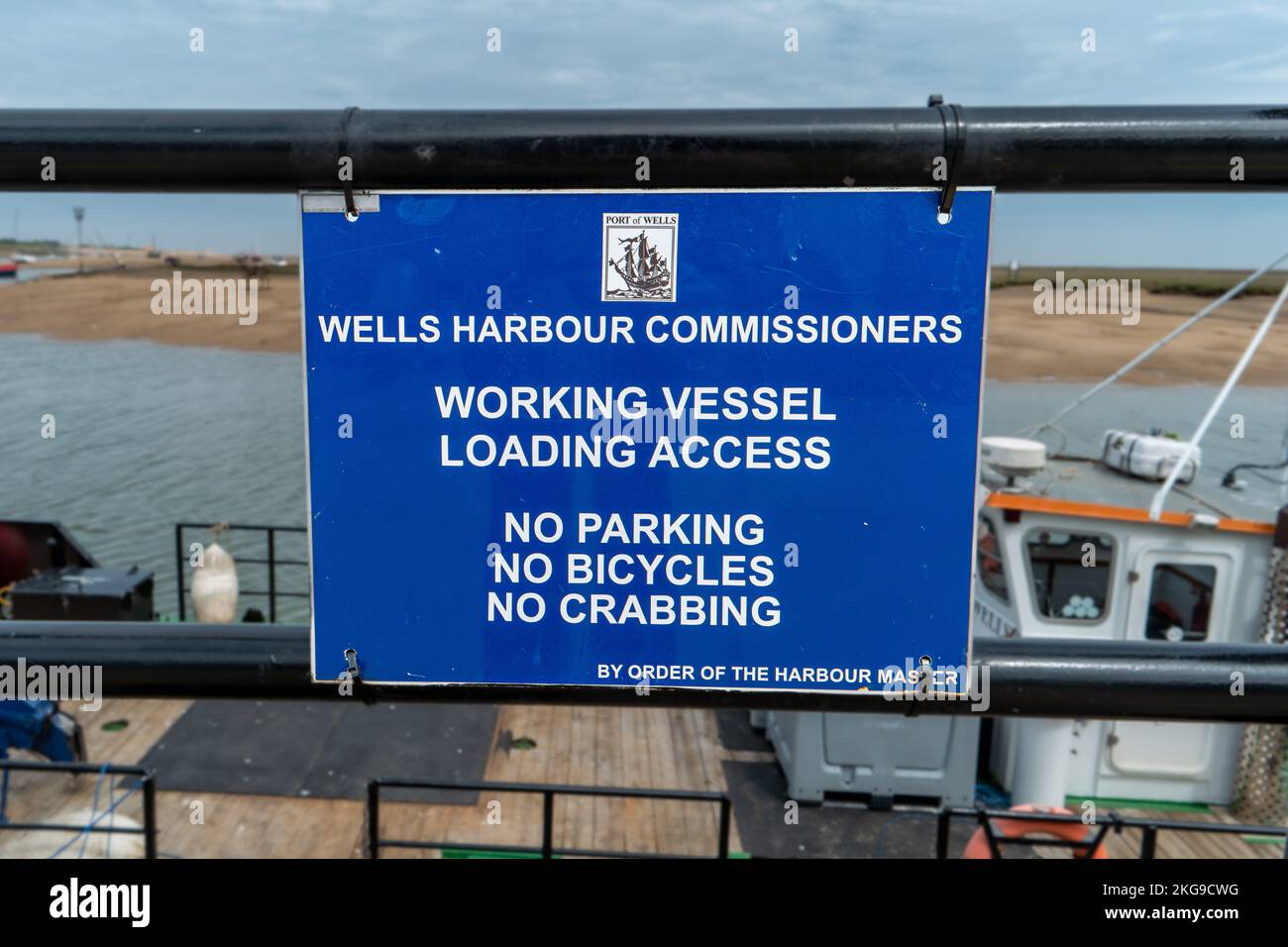 No parking working harbour sign hi-res stock photography and images - Alamy