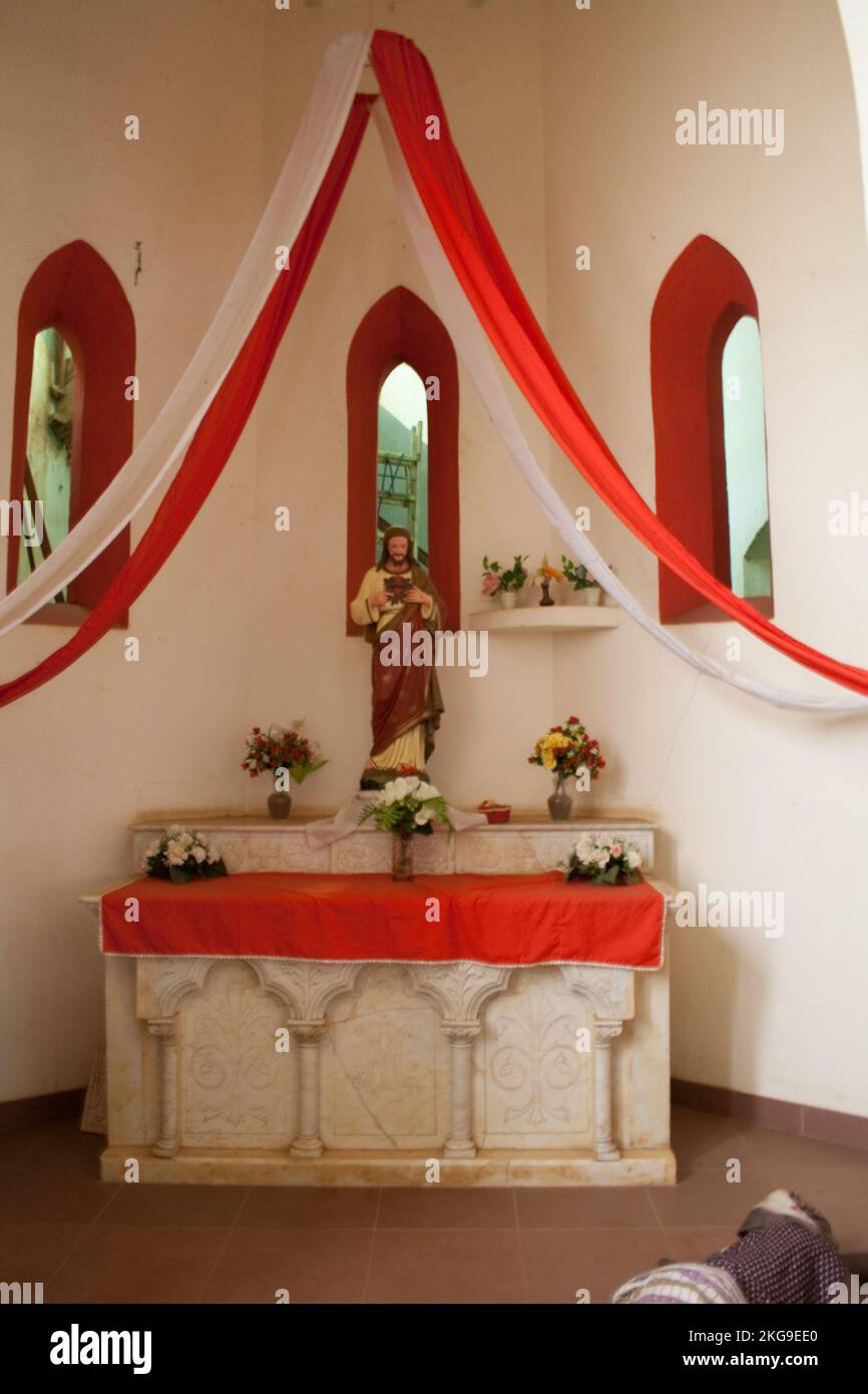 Side altar hi-res stock photography and images - Alamy