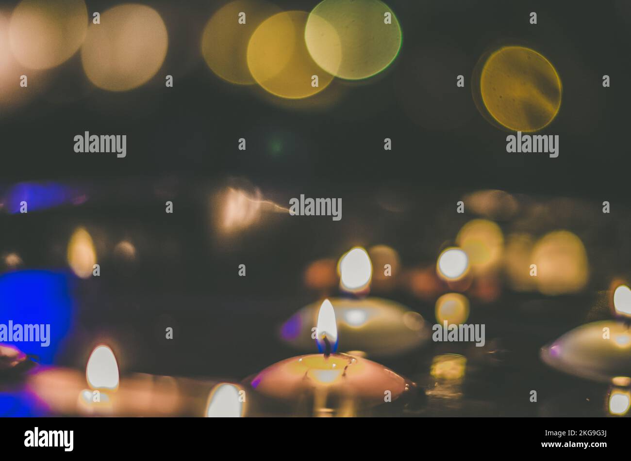 Floating candle decor hi-res stock photography and images - Alamy