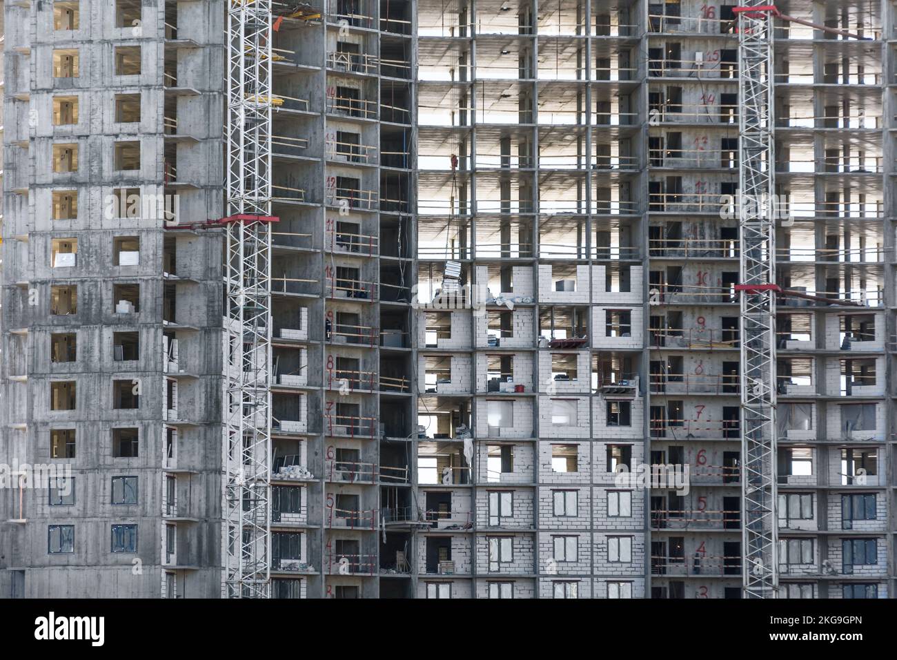 Under construction apartment building hi-res stock photography and ...