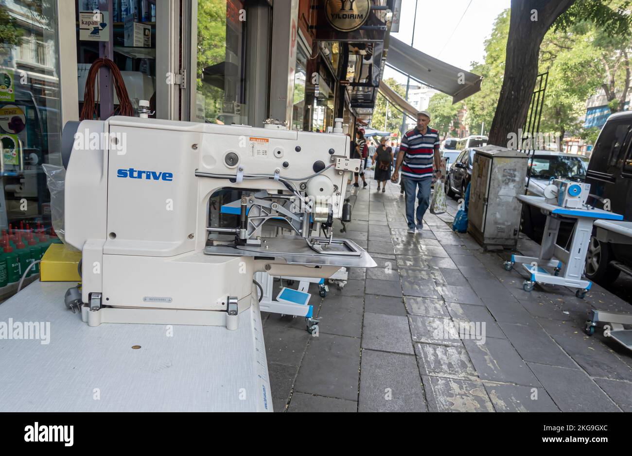 Strive sweing machine hi-res stock photography and images - Alamy