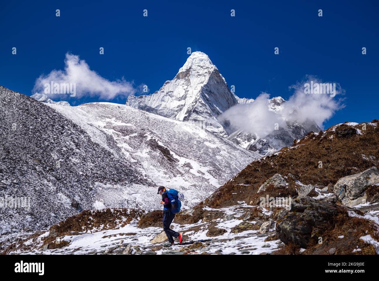Mount Ama Dablam in Himalayas south of Mount Everest Stock Photo - Alamy
