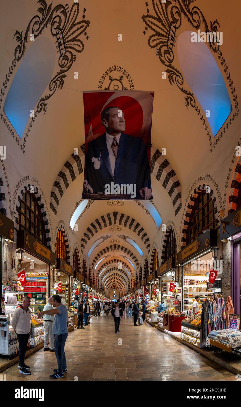 Ataturk poster hangingIstanbul ‘s Egyptian Spice Bazaar Stock Photo - Alamy