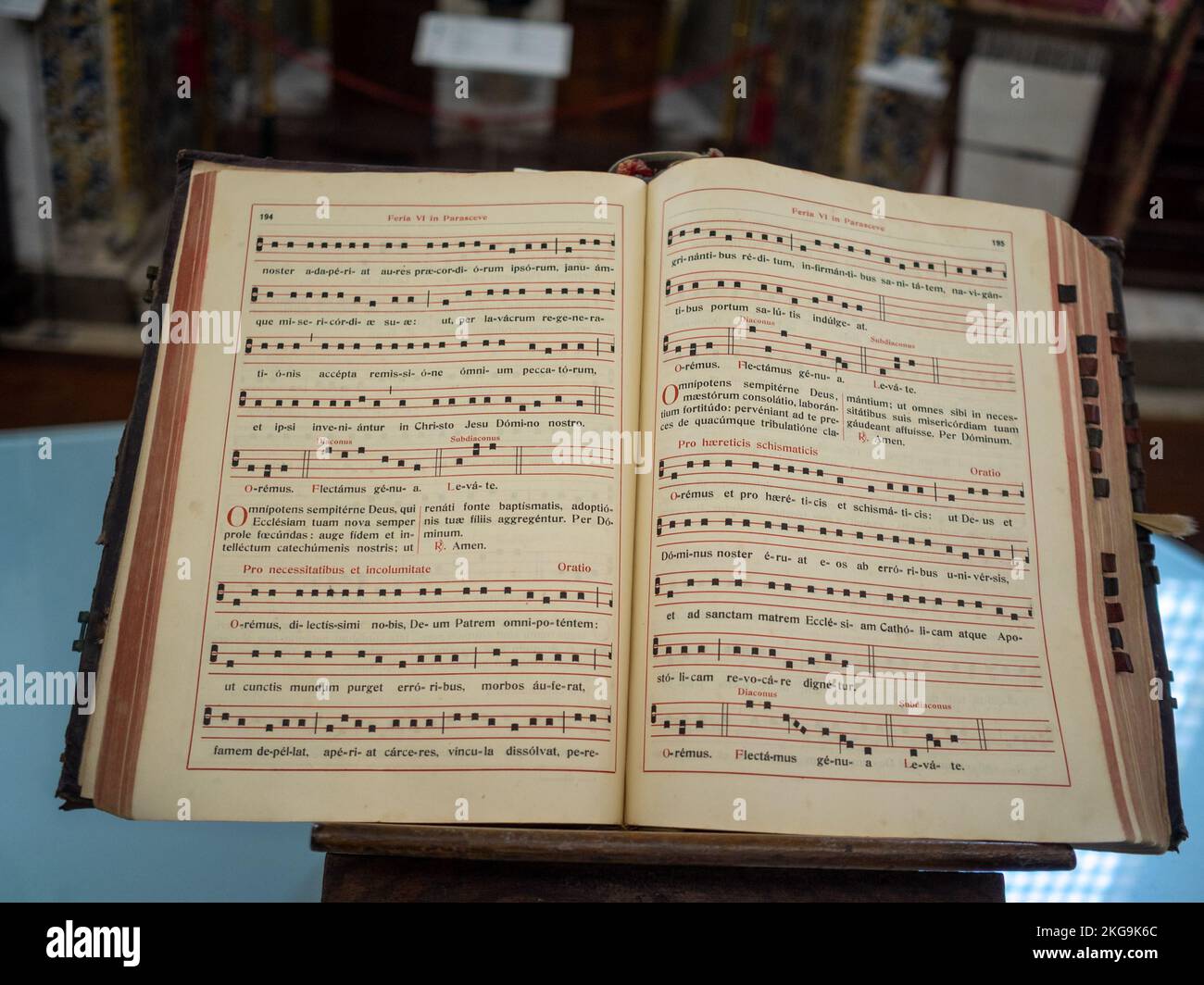 Open music book hi-res stock photography and images - Alamy