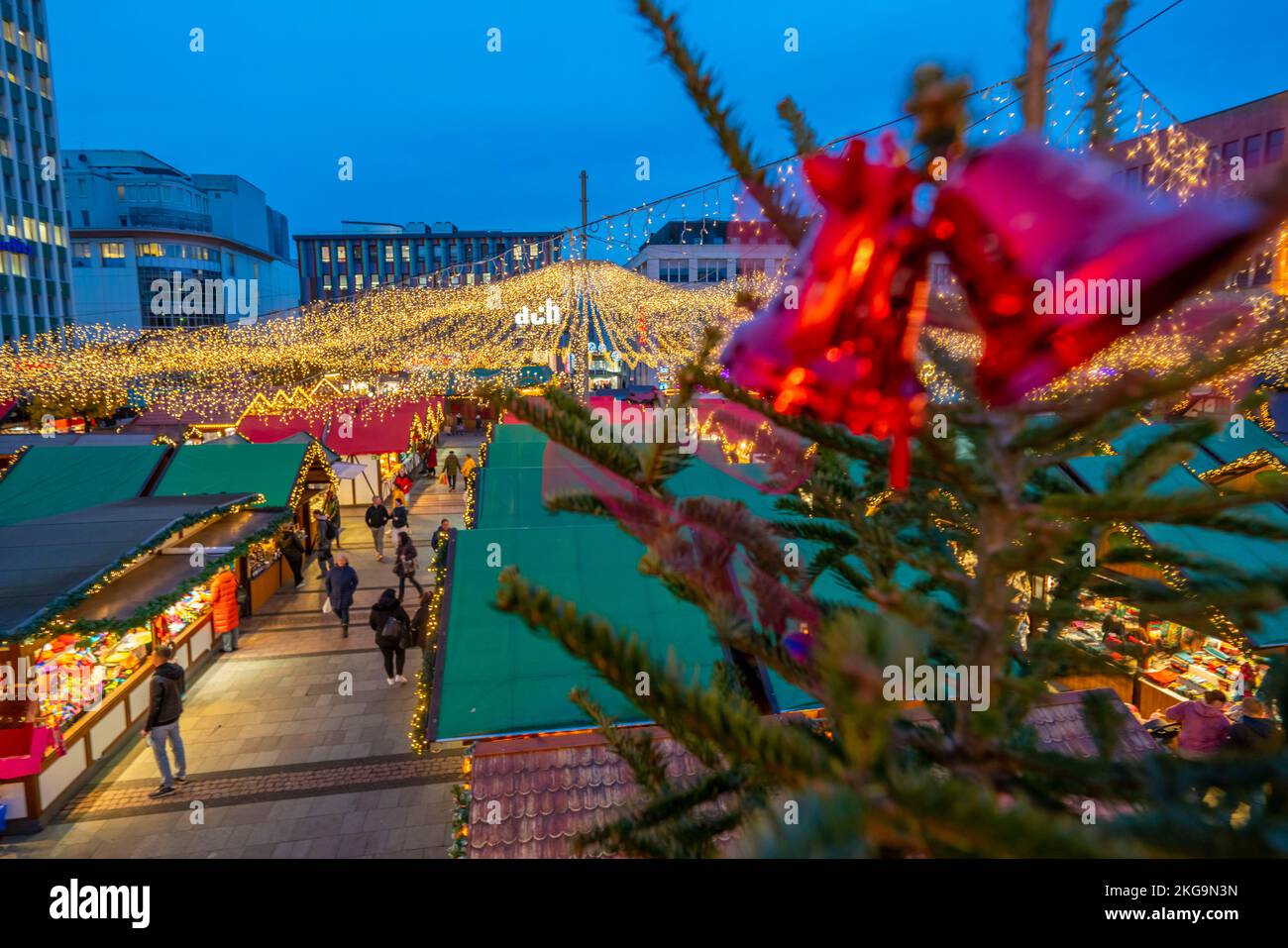 Pre-Christmas period, Christmas market on Kennedyplatz in Essen city ...