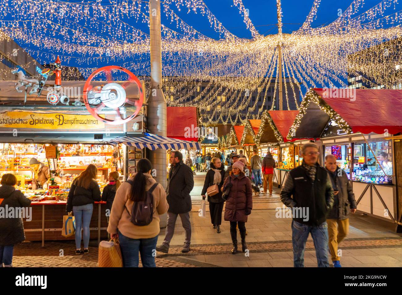 Pre-Christmas season, Christmas market at Kennedyplatz in the city ...