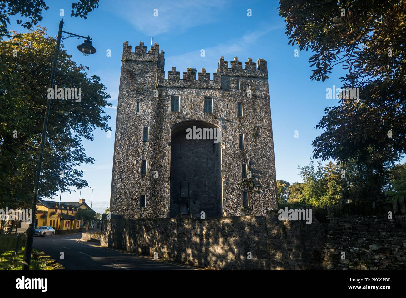 The historical Bunratty Castle at County Clare, Ireland Stock Photo - Alamy