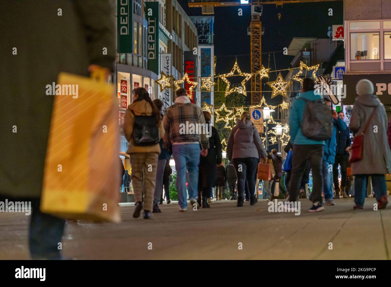 Pre-Christmas period, Christmas market in the city centre of Essen ...