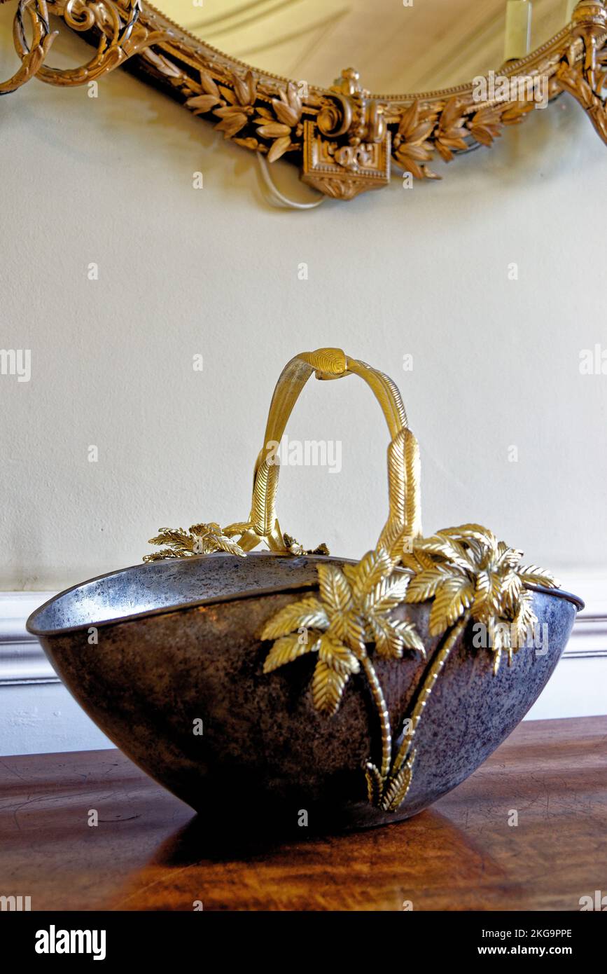 Traditional arab basket hi-res stock photography and images - Alamy