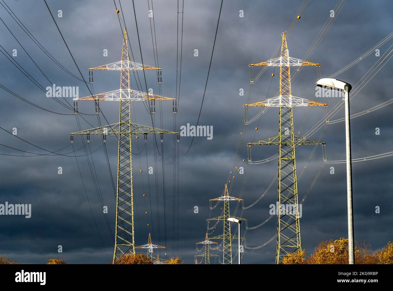 High voltage pylons, overhead lines, with warning coating for air ...