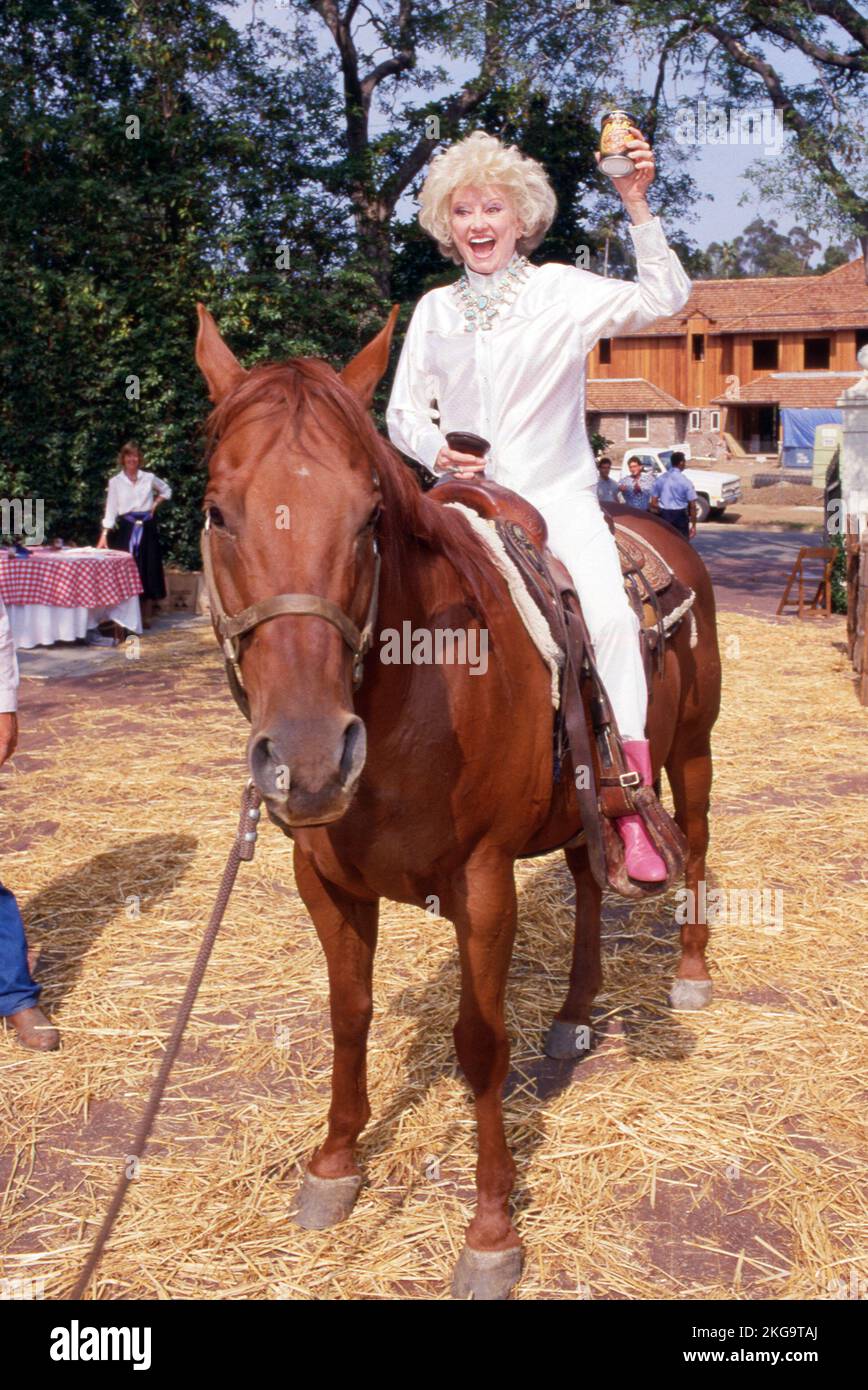 Phyllis Diller promoting her new line of food September 15, 1987 ...