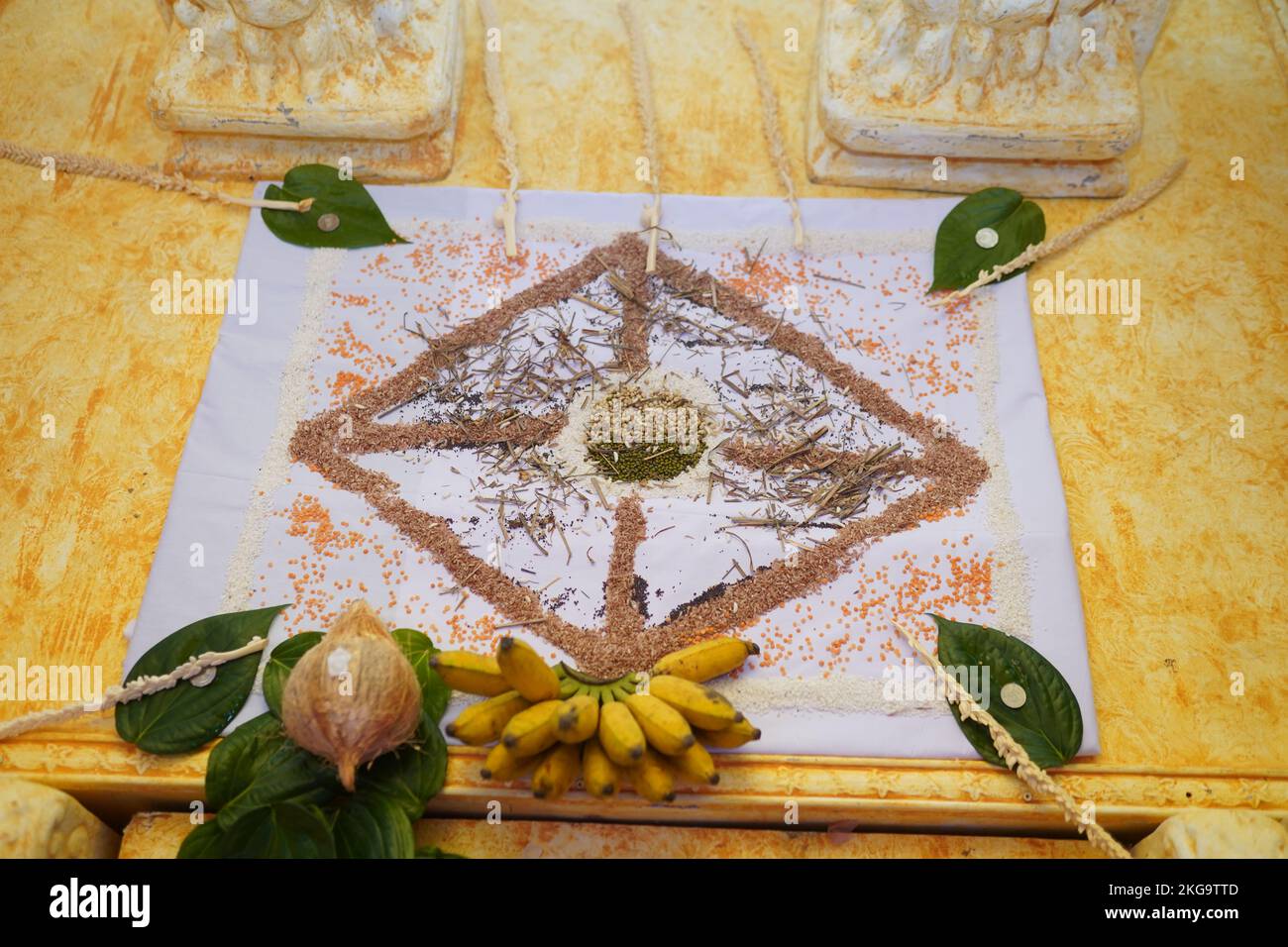 srilankan poruwa decoration Stock Photo - Alamy