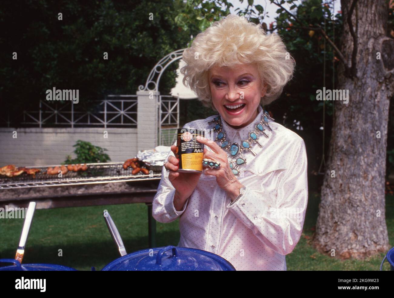 Phyllis Diller promoting her new line of food September 15, 1987 ...