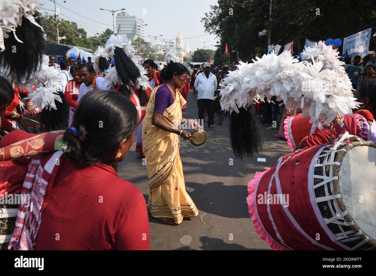 India adivasi folk dance hi-res stock photography and images - Alamy