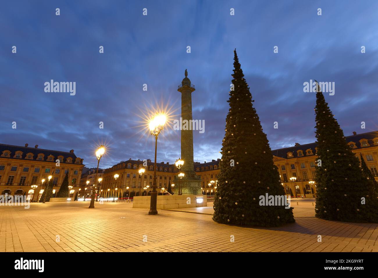 Napoleon column by night hi-res stock photography and images - Alamy