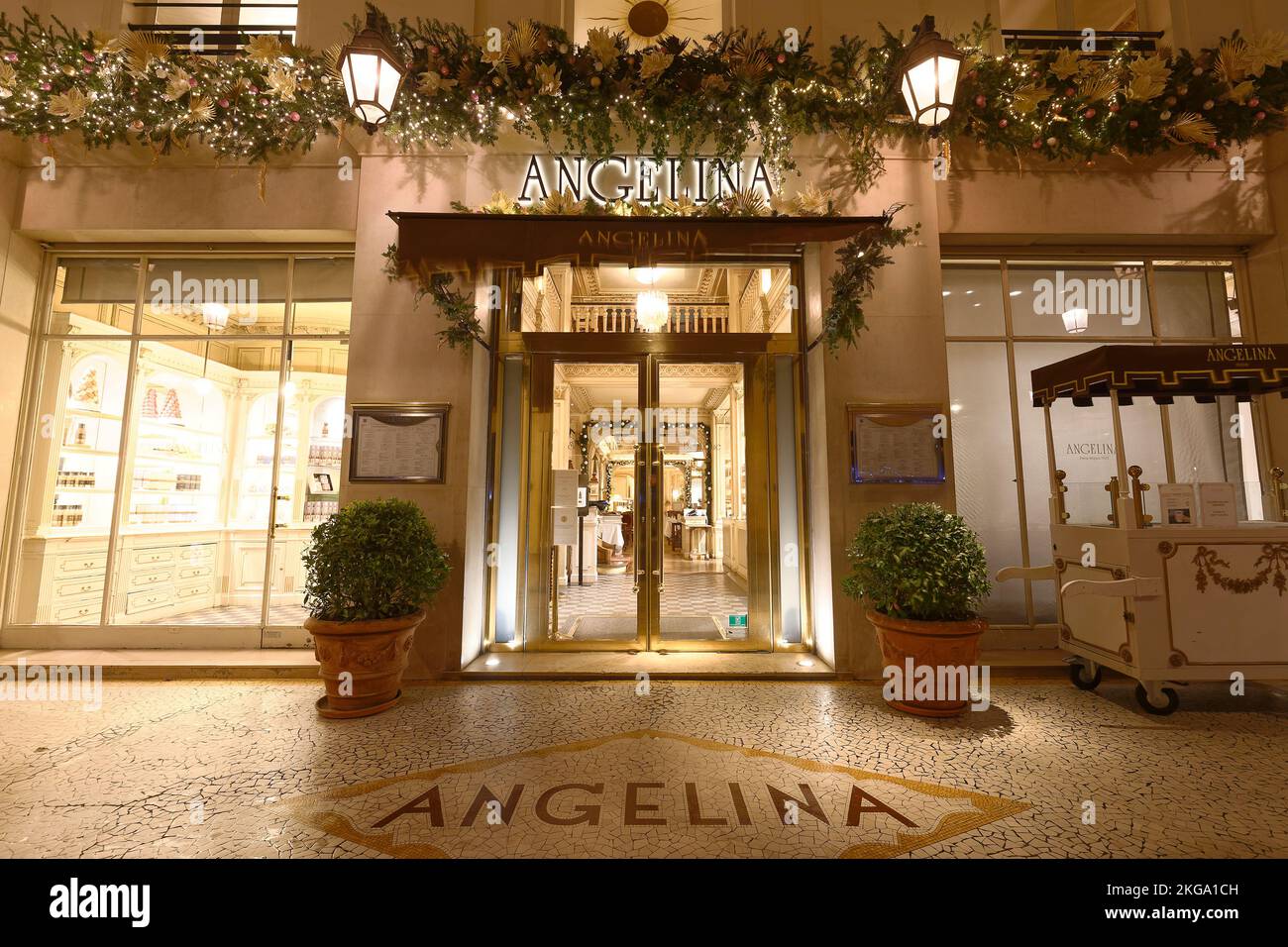 Angelina paris chocolate hi-res stock photography and images - Alamy
