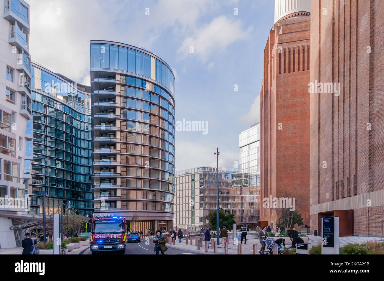Prospect Place on left and Battersea Roof Gardens on right at Battersea ...