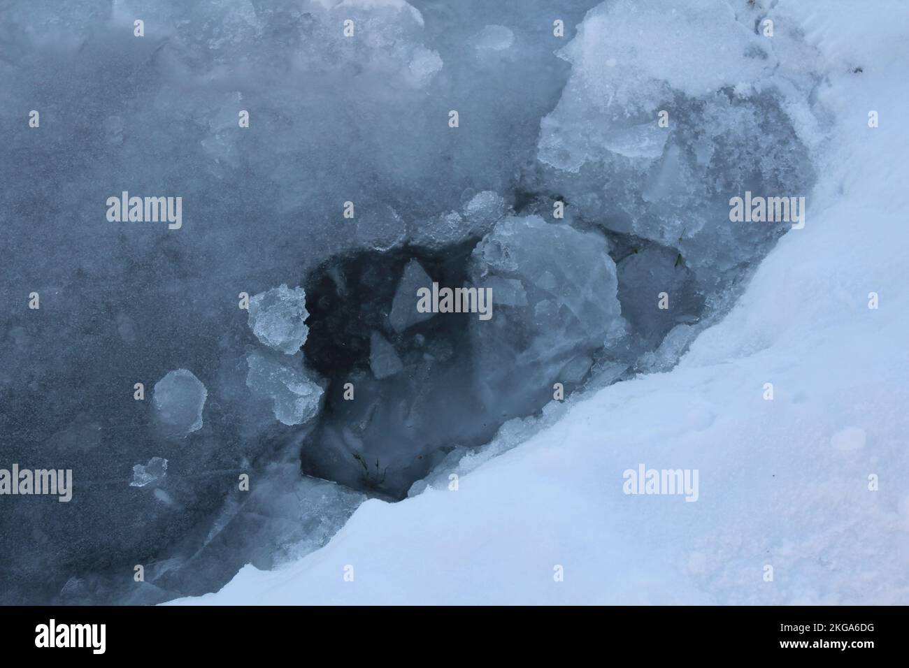 Frozen pond with broken ice pieces Stock Photo - Alamy