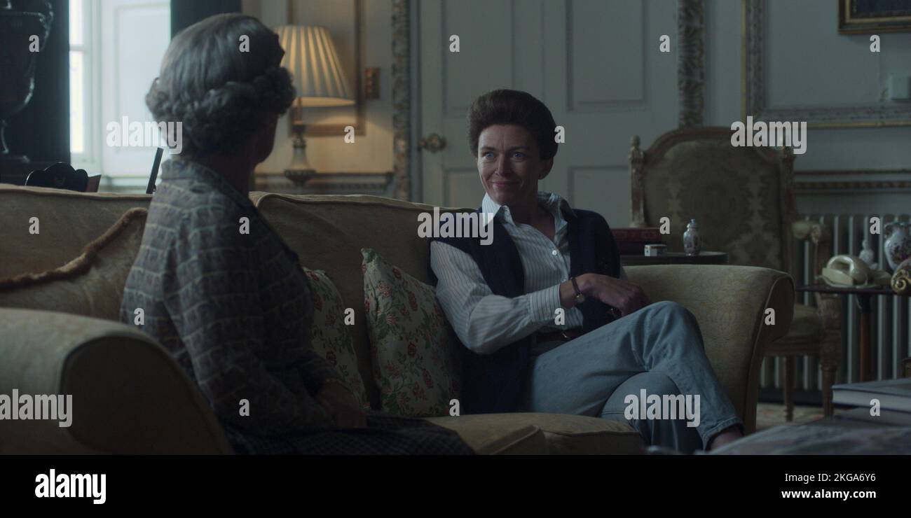 THE CROWN, from left: Imelda Staunton as Queen Elizabeth II (back to ...