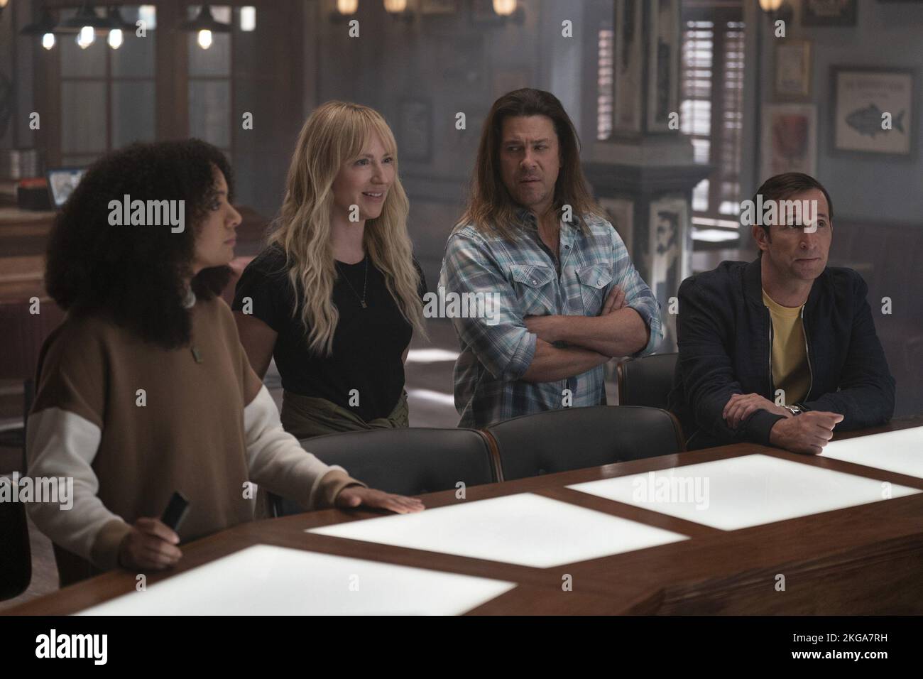 LEVERAGE: REDEMPTION, from left: Aleyse Shannon, Beth Riesgraf ...