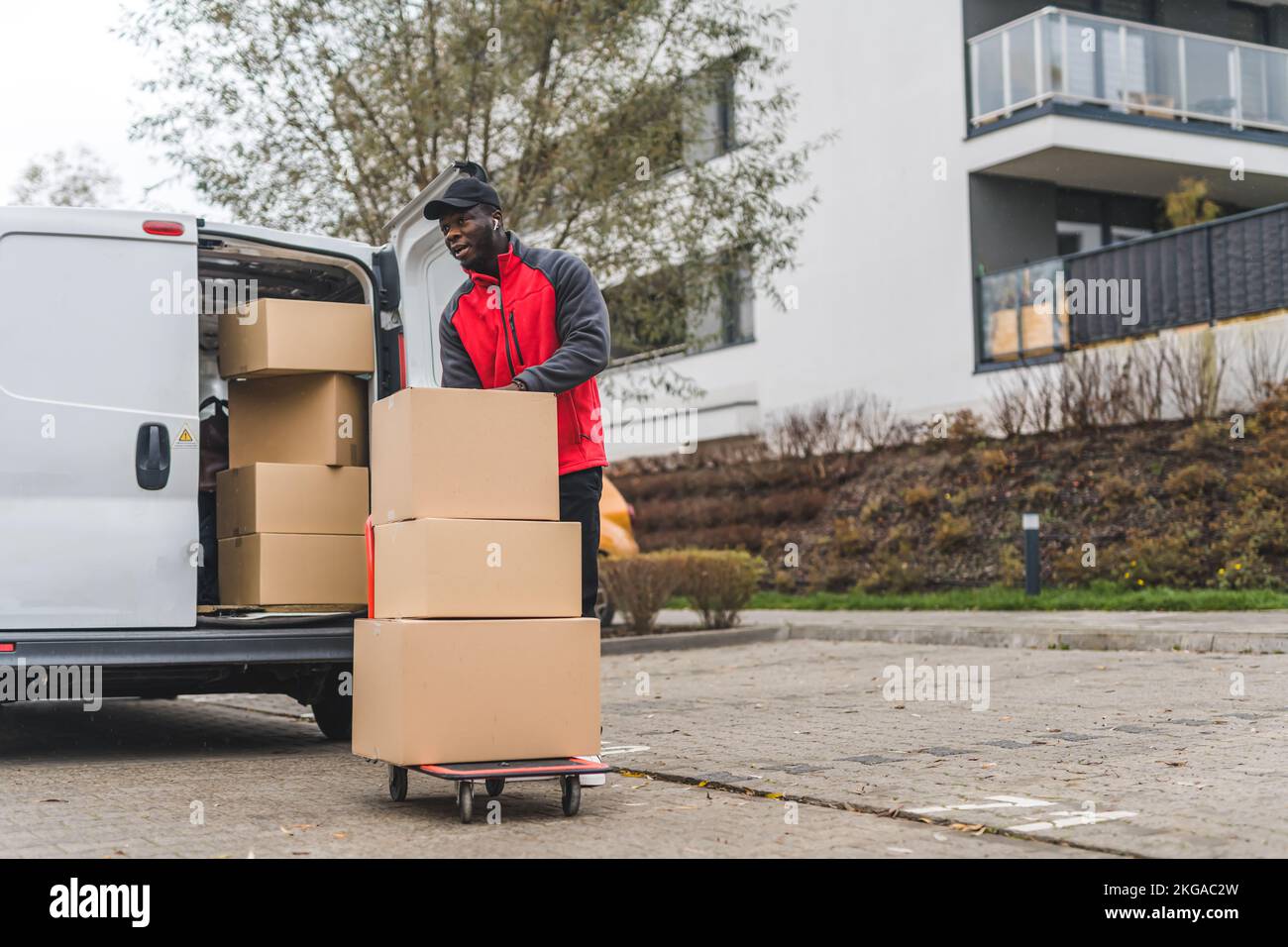 Delivery guy with hand truck hi-res stock photography and images - Alamy