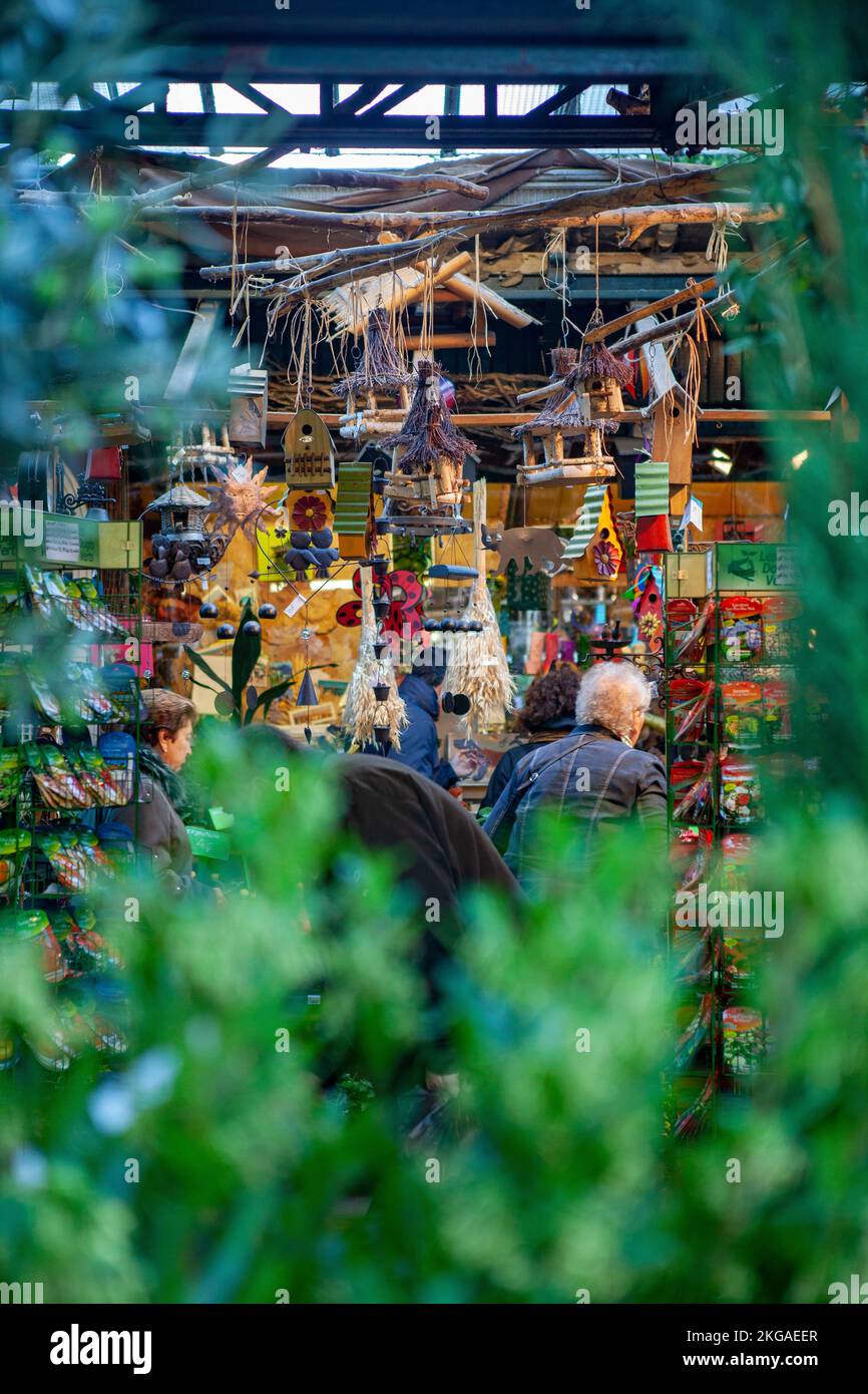 Flower market in Paris Stock Photo - Alamy