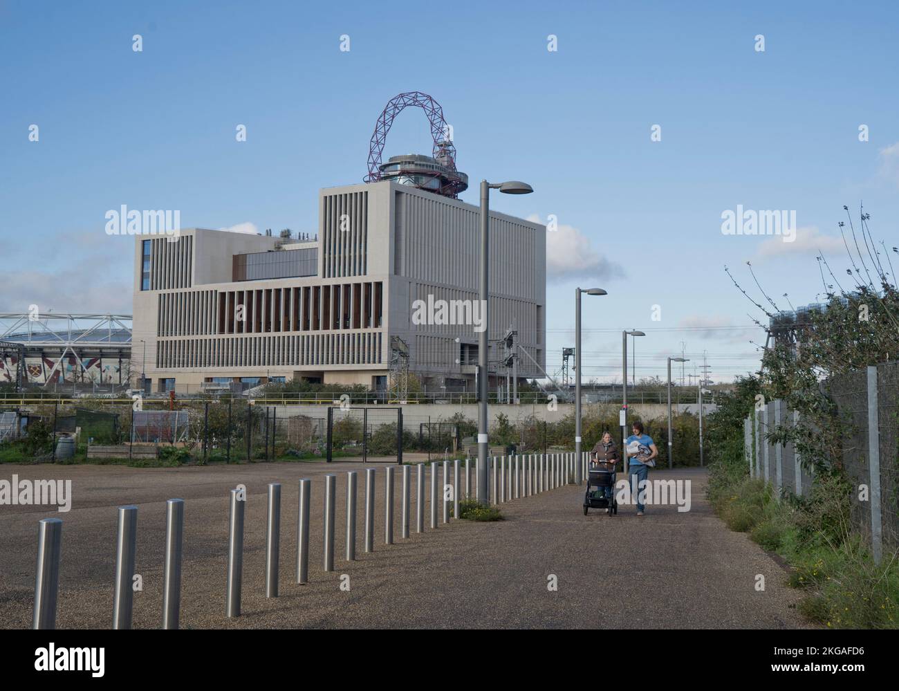 Construction of new University College London (UCL) campus and office ...