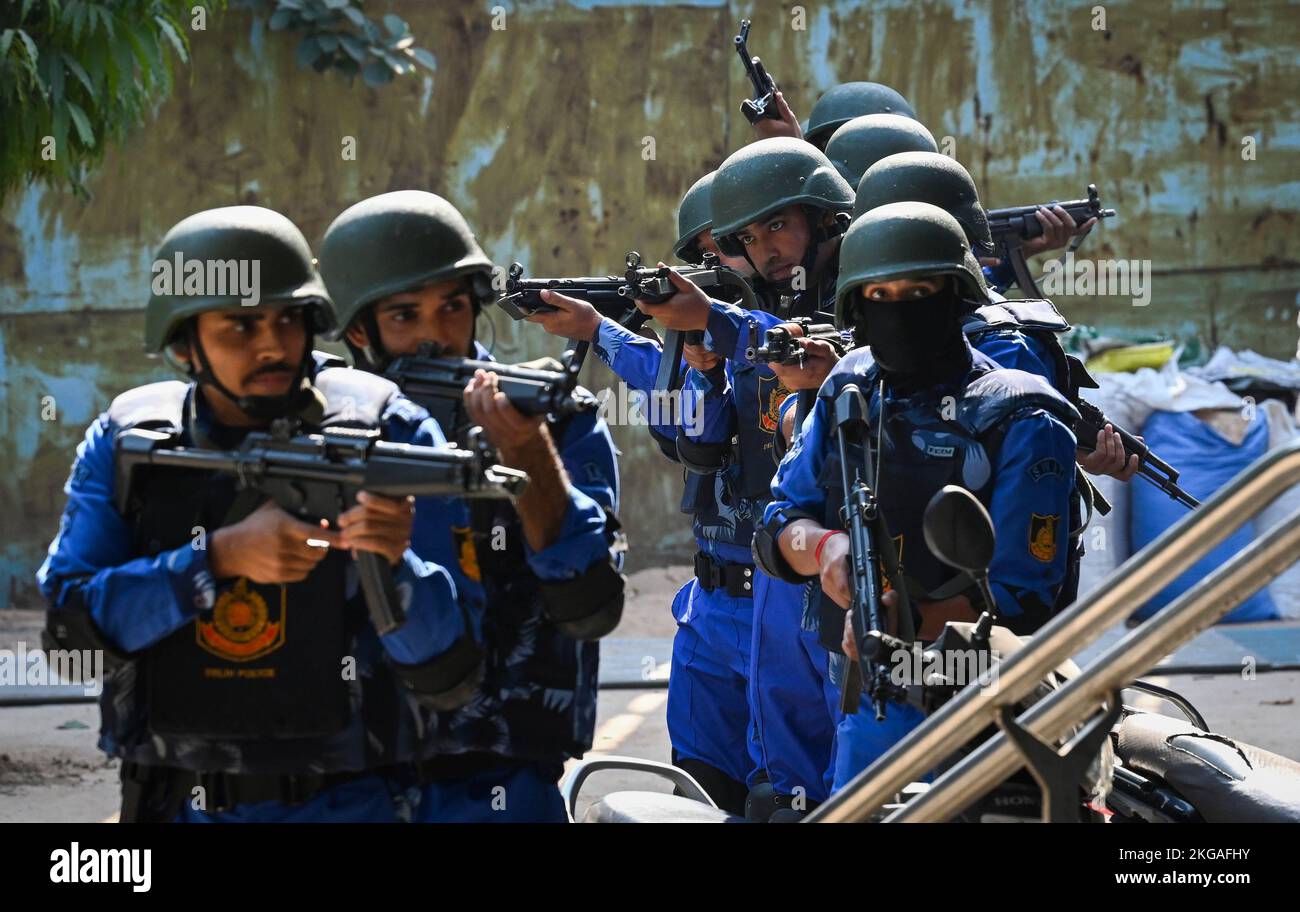 NEW DELHI, INDIA - NOVEMBER 22: Delhi Police SWAT Team and CISF conduct ...