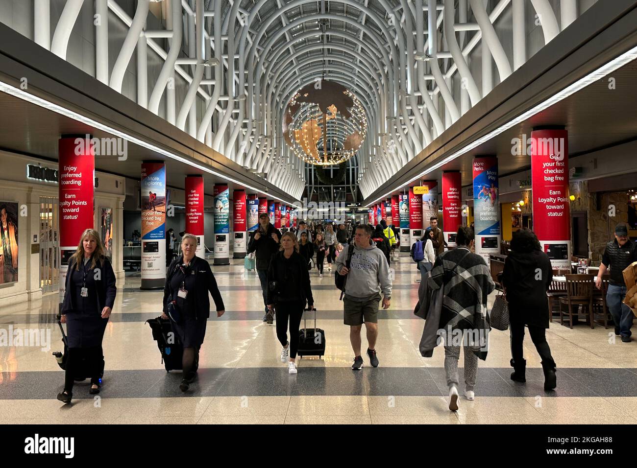 The American Airlines Main Hall Terminal 3 Main Hall at the O'Hare ...