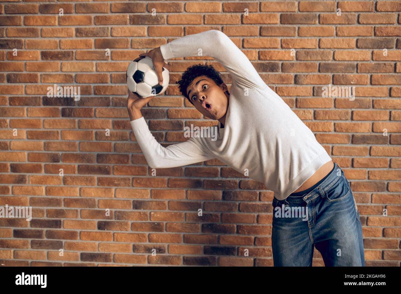 Football player doing a lateral ball throw Stock Photo - Alamy