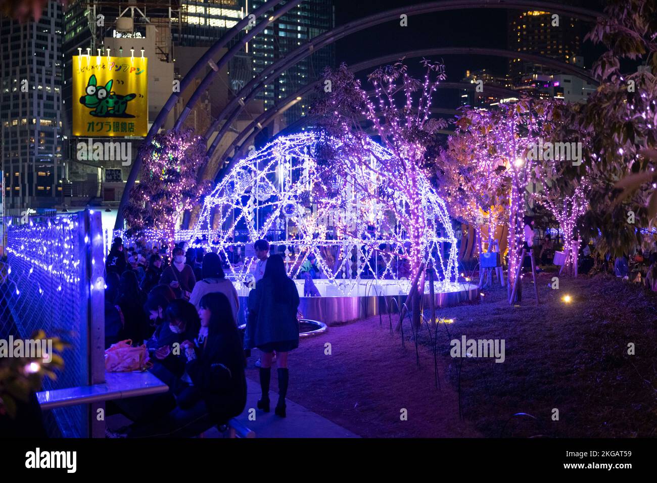 Tokyo, Japan. 19th Nov, 2022. Miyashita Park (å®®ä¸‹å…¬åœ') in Shibuya (æ¸‹è°·åŒº), a new linear ...
