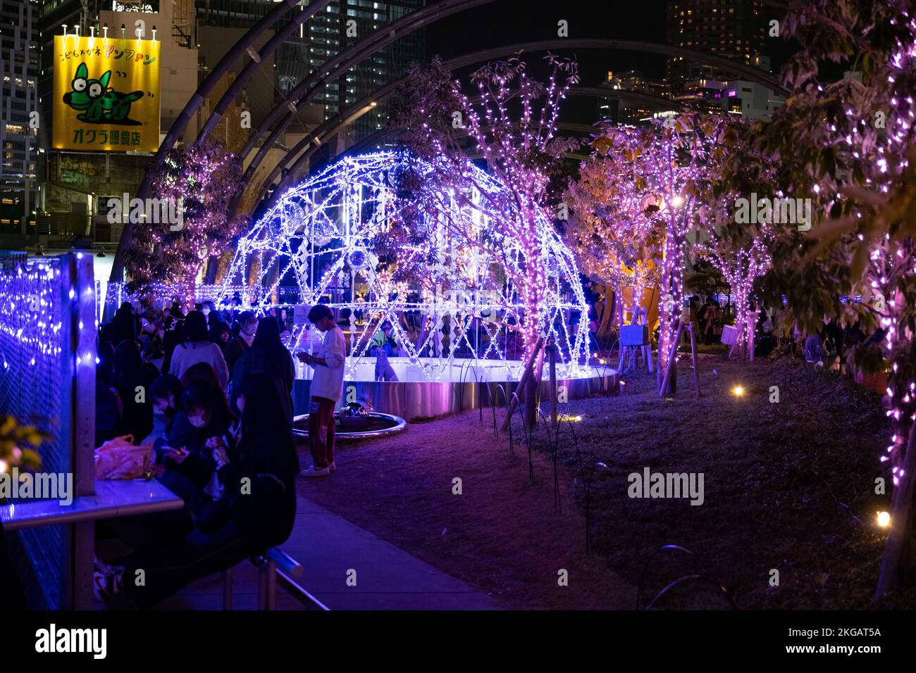 Tokyo, Japan. 19th Nov, 2022. Miyashita Park (å®®ä¸‹å…¬åœ') in Shibuya (æ¸‹è°·åŒº), a new linear ...