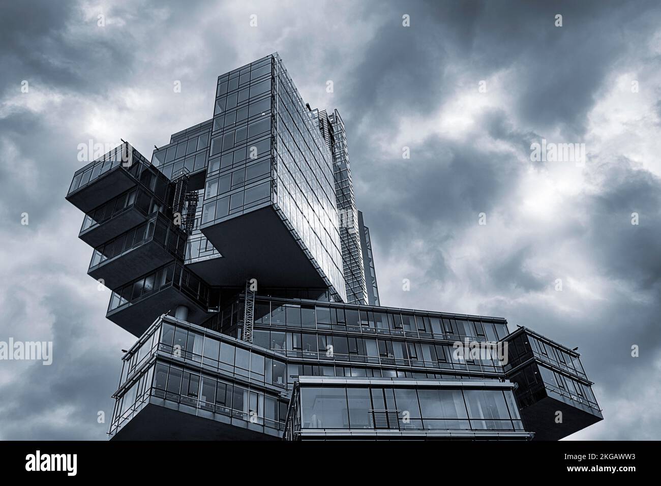 High rise administrative building hi-res stock photography and images ...