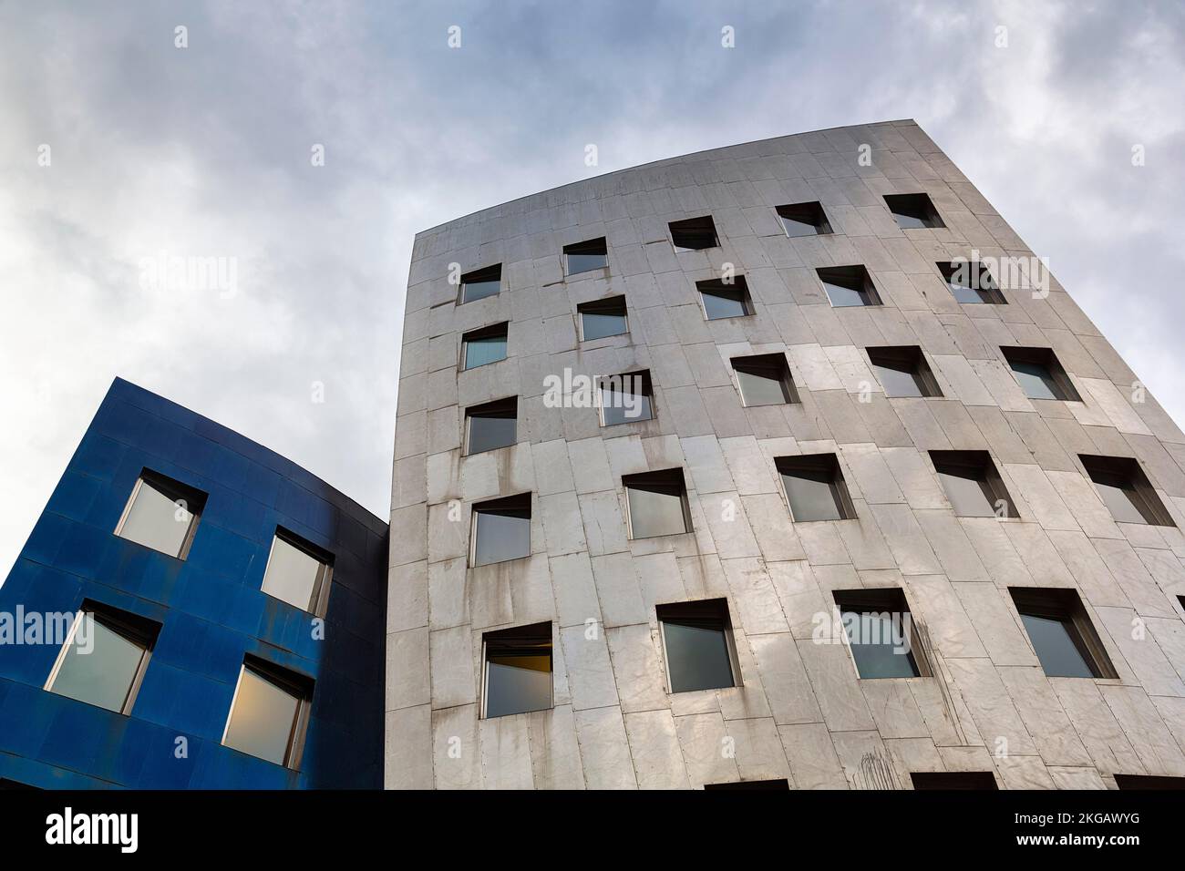 Facade with stainless steel panels, Gehry Tower office tower, city ...