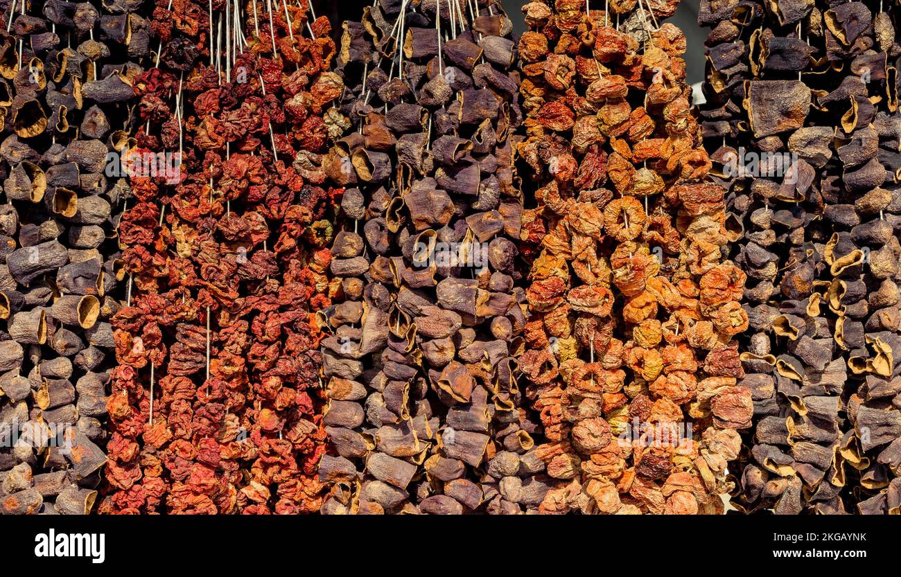 Hanging dried fruit vegetable food hi-res stock photography and images ...