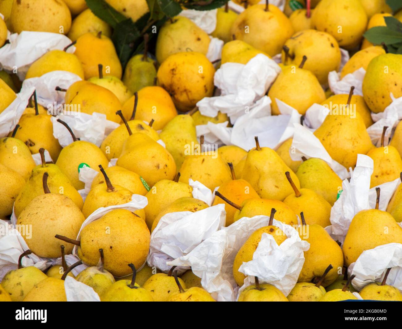 Pears seen in a Turkish street bazaar Stock Photo - Alamy