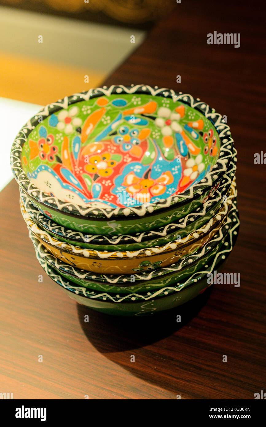 Traditional Turkish ceramic pottery items in bazaar Stock Photo - Alamy