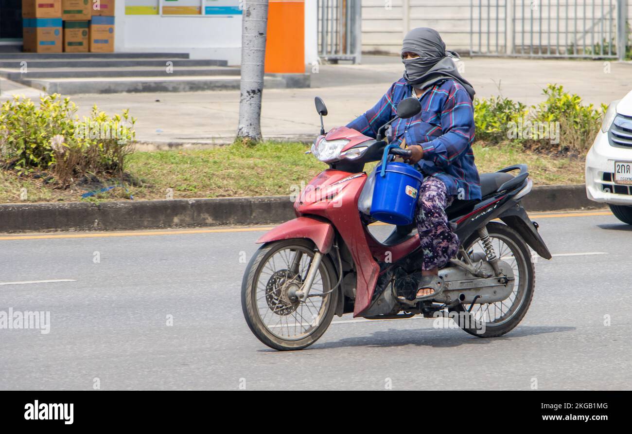 Veil cover face wind hi-res stock photography and images - Alamy