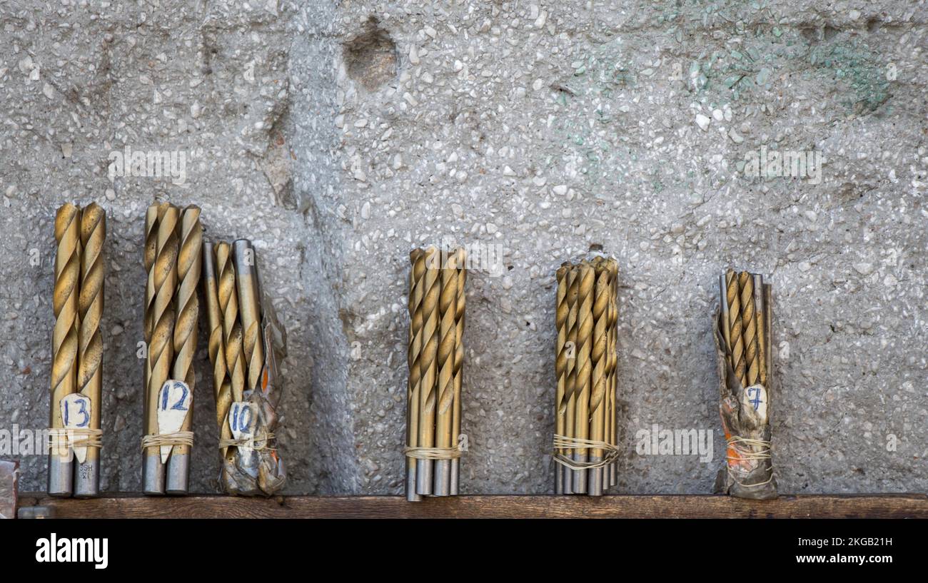 Drill bits different sizes hi-res stock photography and images - Alamy