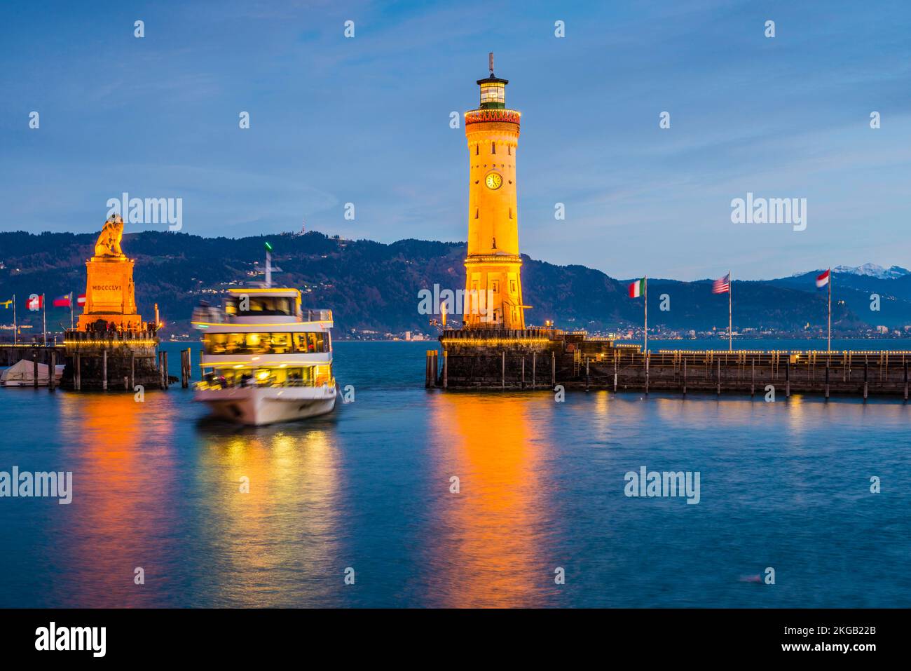 Harbour with lighthouse and Bavarian Lion, Lindau am Lake Constance ...